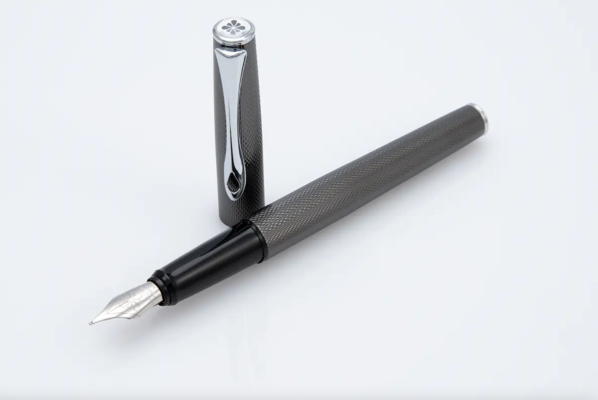 Diplomat Esteem Fountain Pen – The Pen Counter